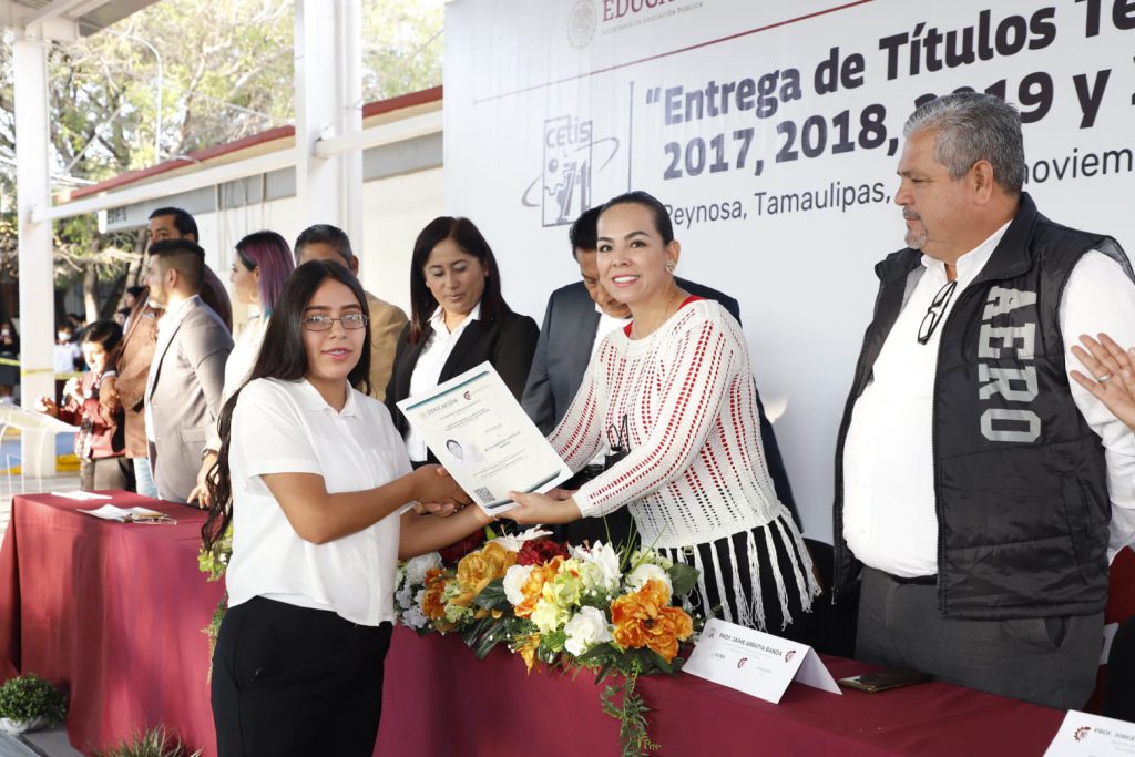 Entregan Títulos Técnicos a exalumnos del CETIS 71 – Administración ...